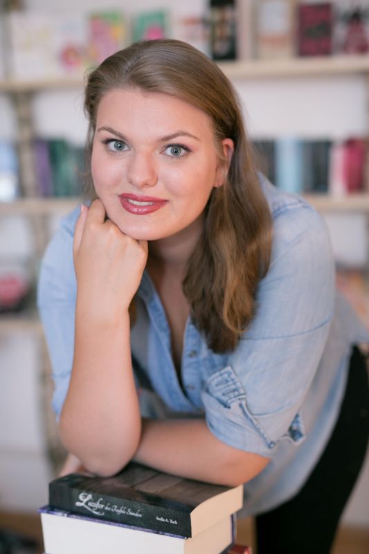 Urzeka cię styl dark academia i NY romantasy? Zgarnij do recenzji ...